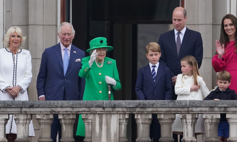 Queen 'humbled and touched' by Platinum Jubilee celebrations