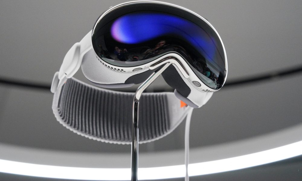 Unveiling the inner workings of the Apple Vision Pro headset