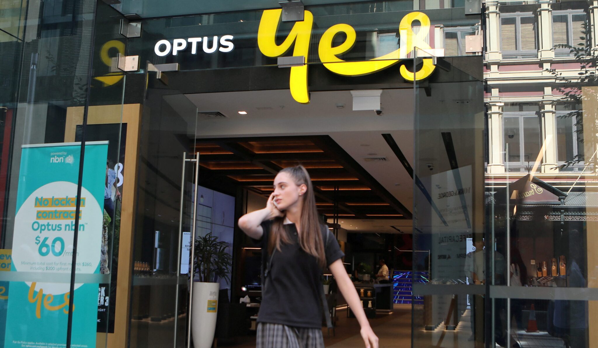 Optus CEO denies cyber hack amid massive disruption